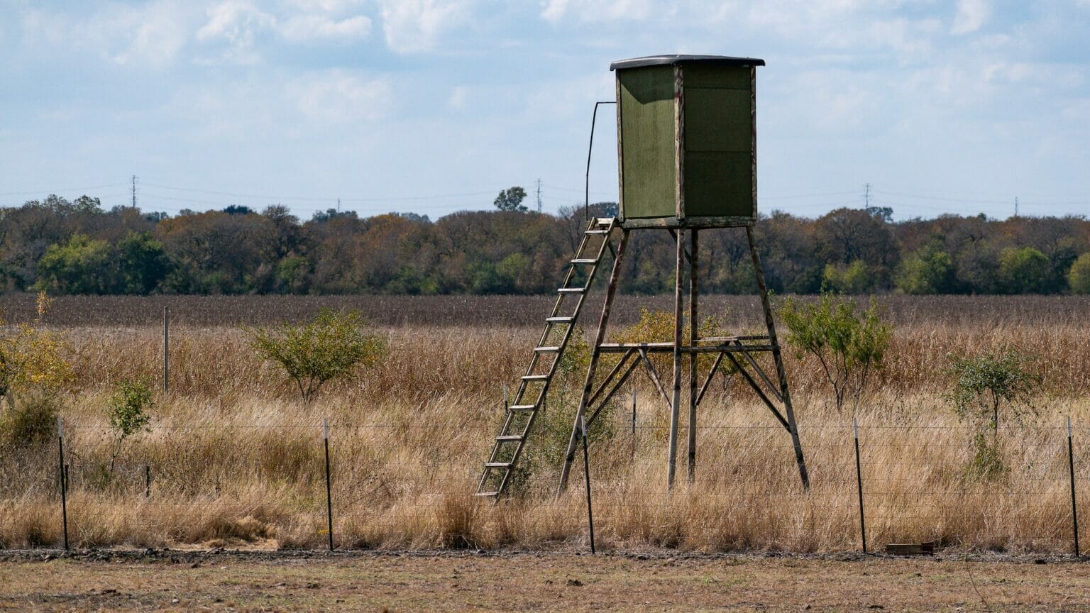 5 Best Deer Stand Blind Elevator Bracket Of 2024 [Review] - ArcheryPower