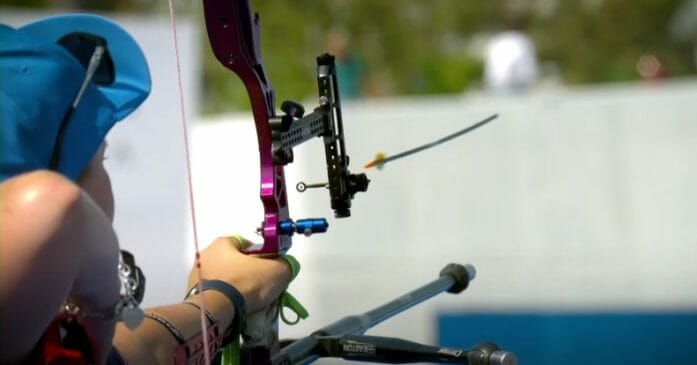 How To Shoot A Recurve Bow Instinctively (Beginner's Guide)