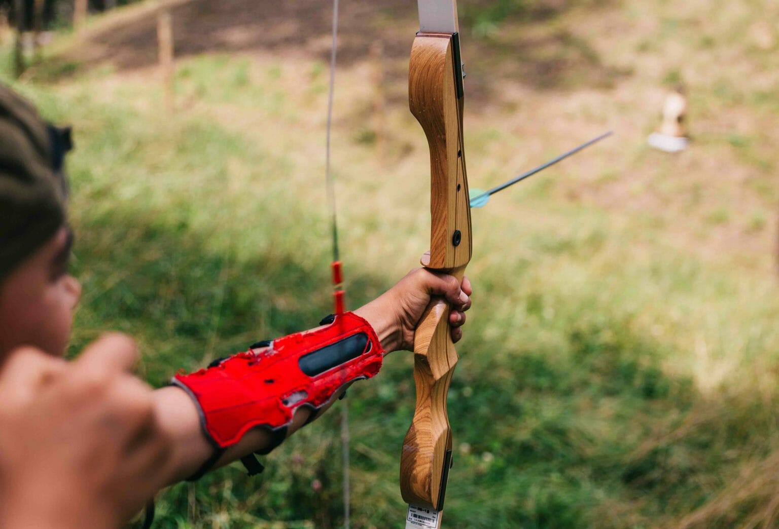 How To Restring A Compound Bow (8 Steps By Hand)