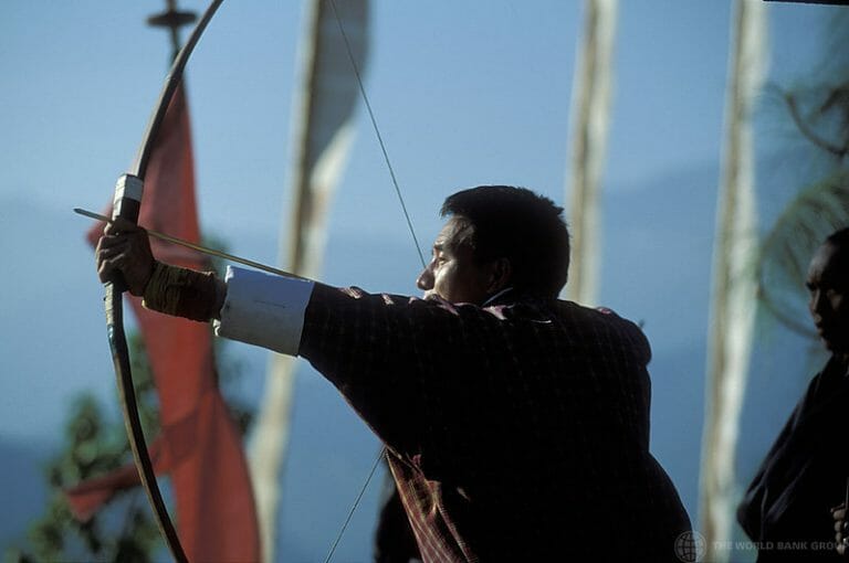 How To Shoot A Traditional Bow (A Beginner's Guide)