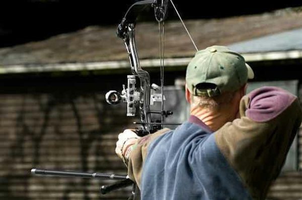 How To Adjust The Peep Sight On A Bow (Learn In 4 Steps!)