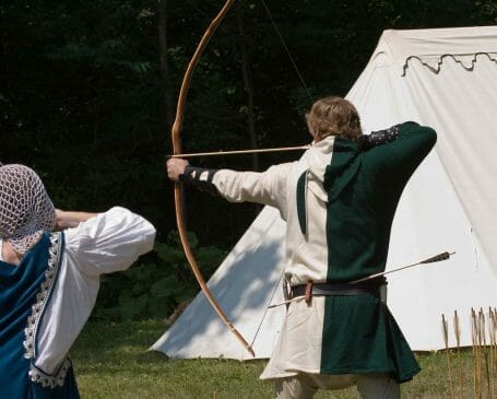 How To Shoot A Traditional Bow (A Beginner's Guide)