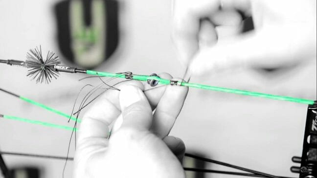 How To Aim A Compound Bow With A Peep Sight (Guide)