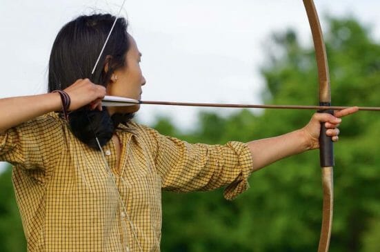 How To Shoot A Traditional Bow (A Beginner's Guide)